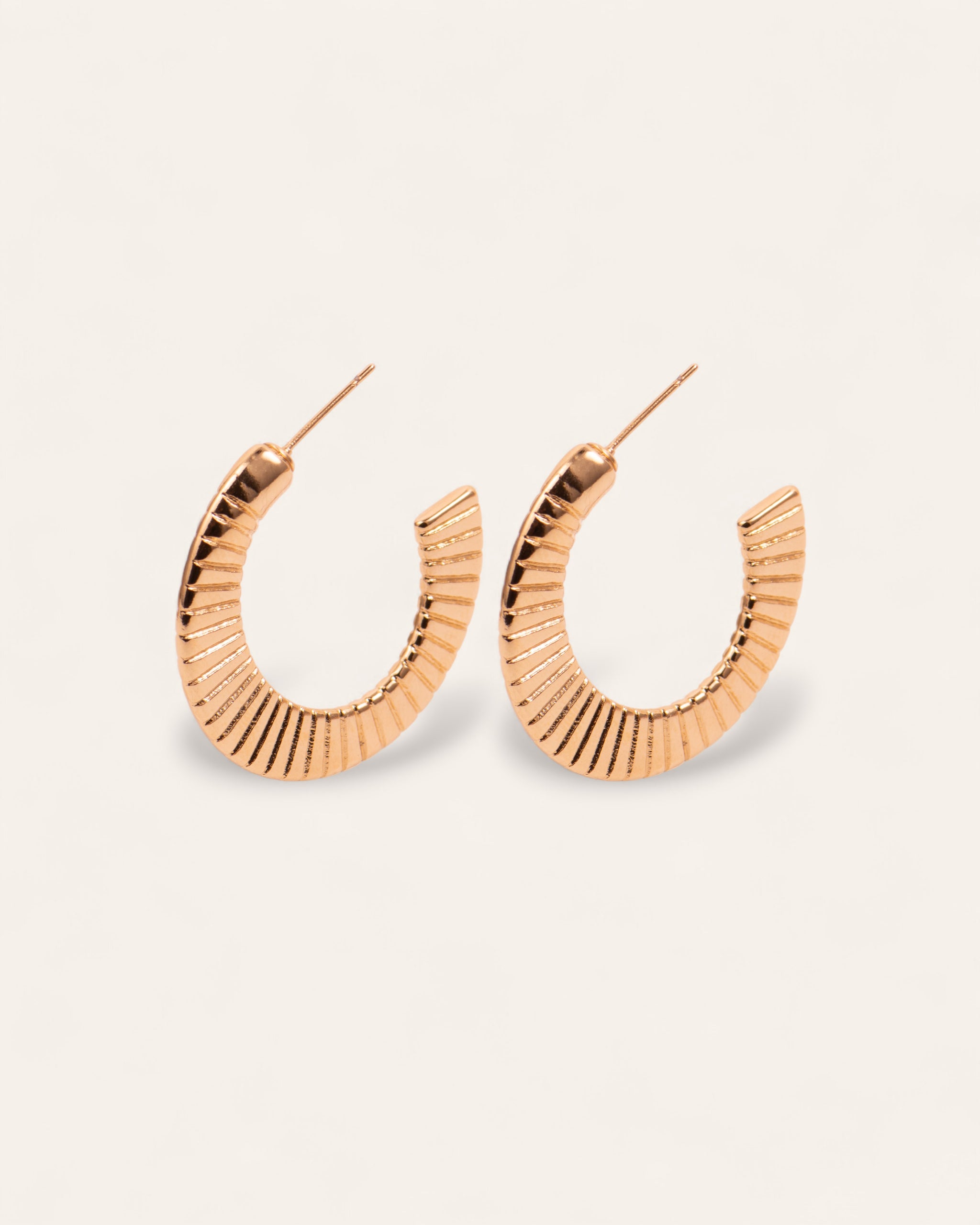Nomade Large Ridged Hoop Earrings Gold Plated • AGLAIA France