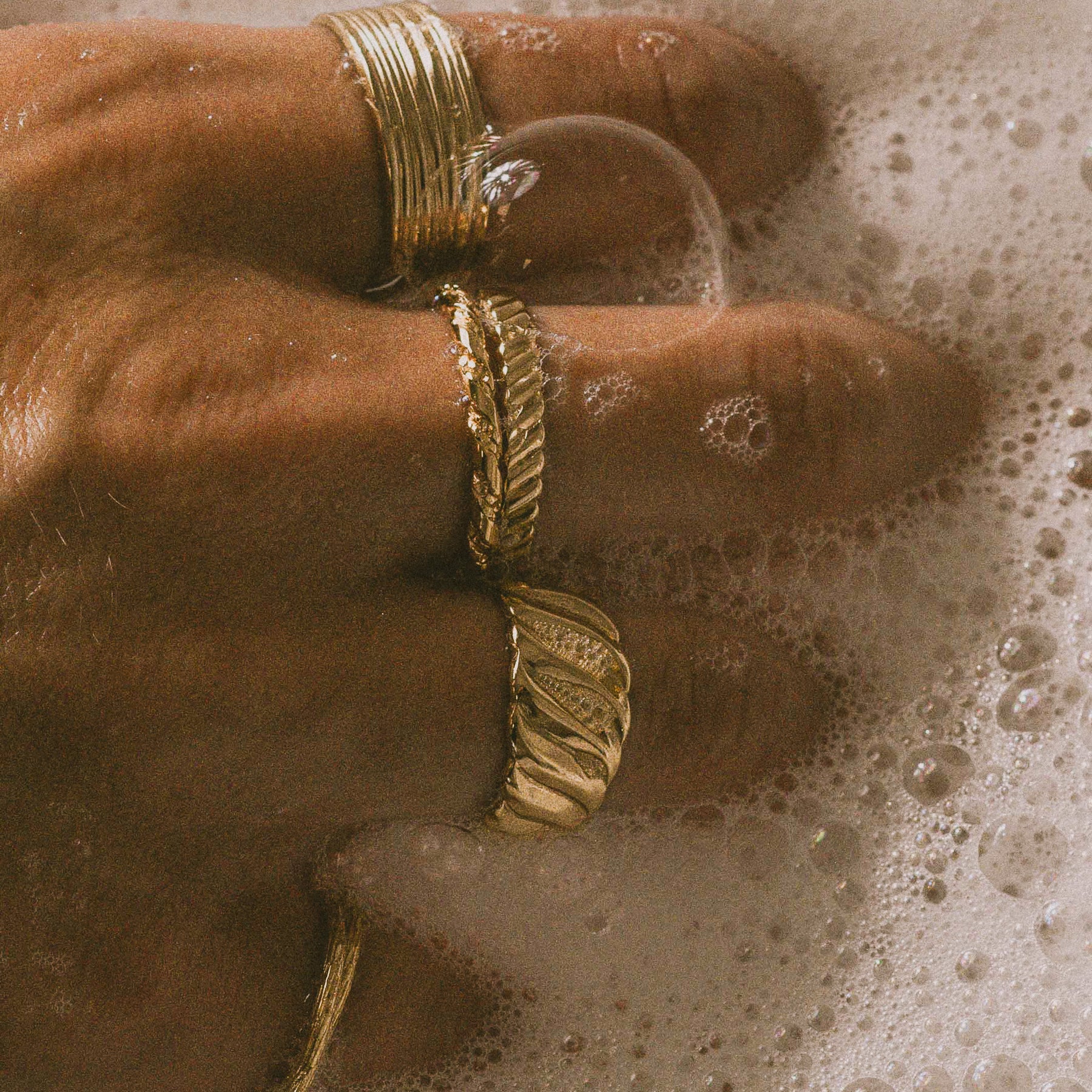 How to Remove a Stuck or Too Tight Ring Without Pain • AGLAIA France